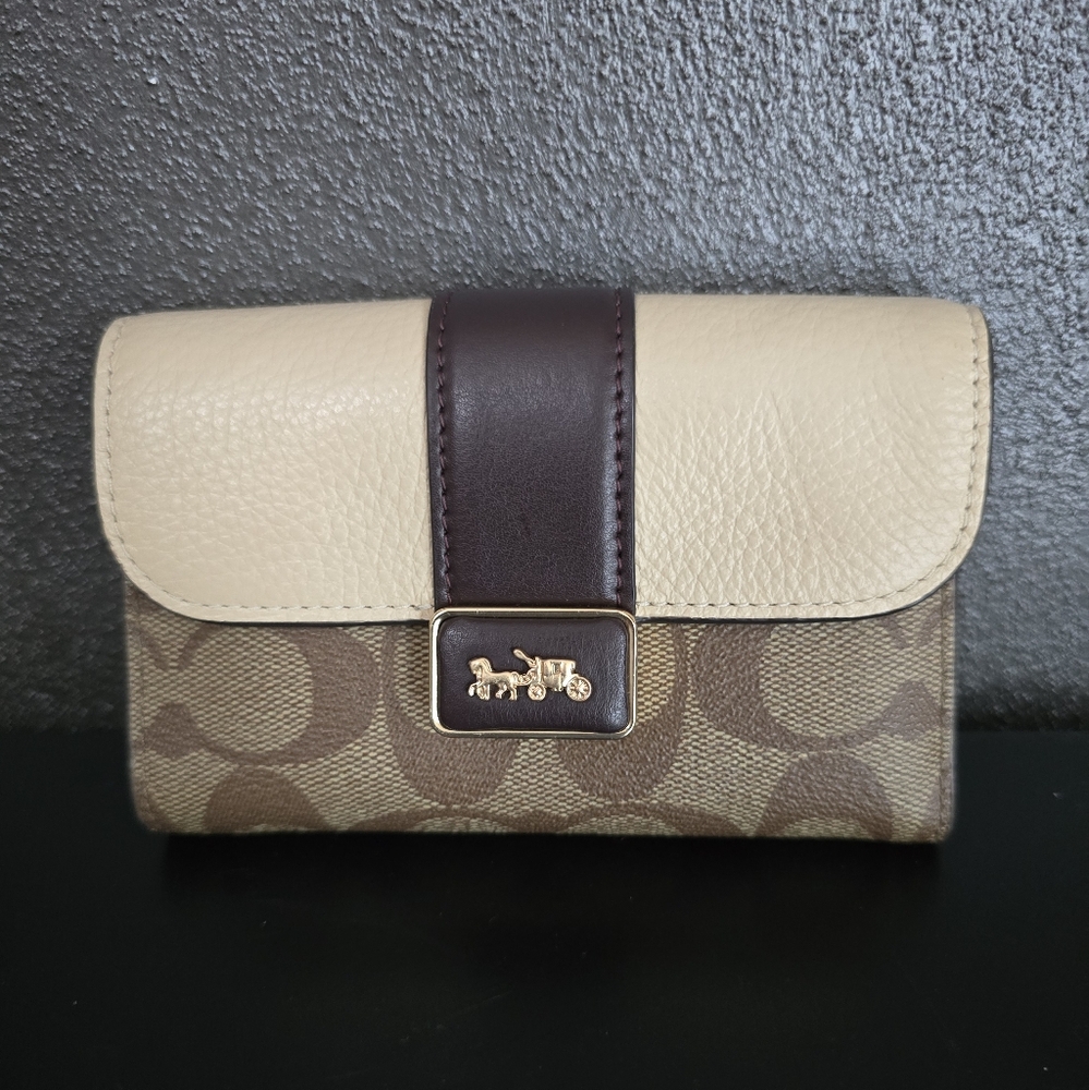 Coach Grace Cream And Brown Signature Wallet - Gem